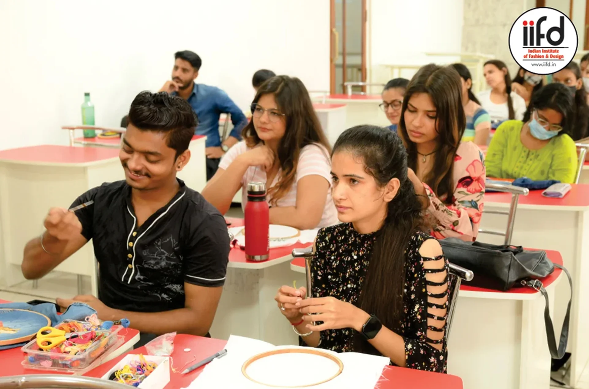 Things to Look for When Comparing Fashion Designing College Alternatives